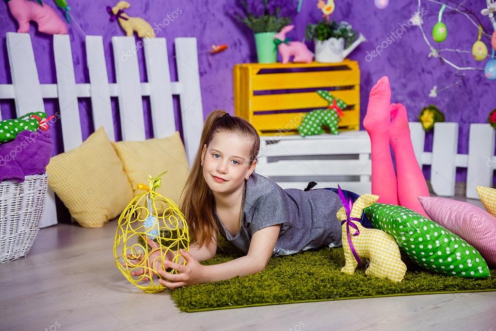 Studio portrait de mignon enfant fille Pâques série — Photo de stock ...