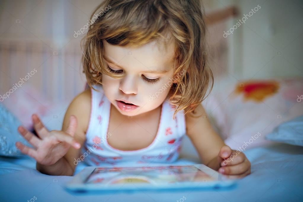 Little girl playing tablet — Stock Photo © zamuruev #78462406