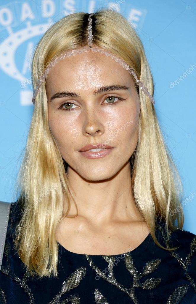 Isabel Lucas Hair