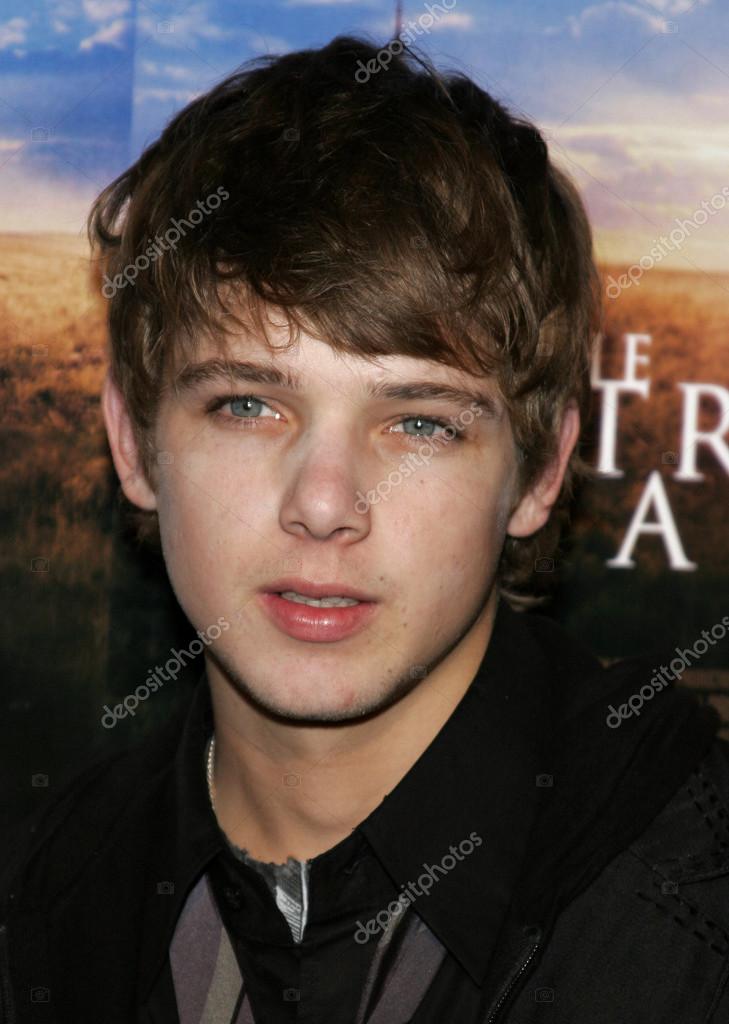 Max Thieriot Singing