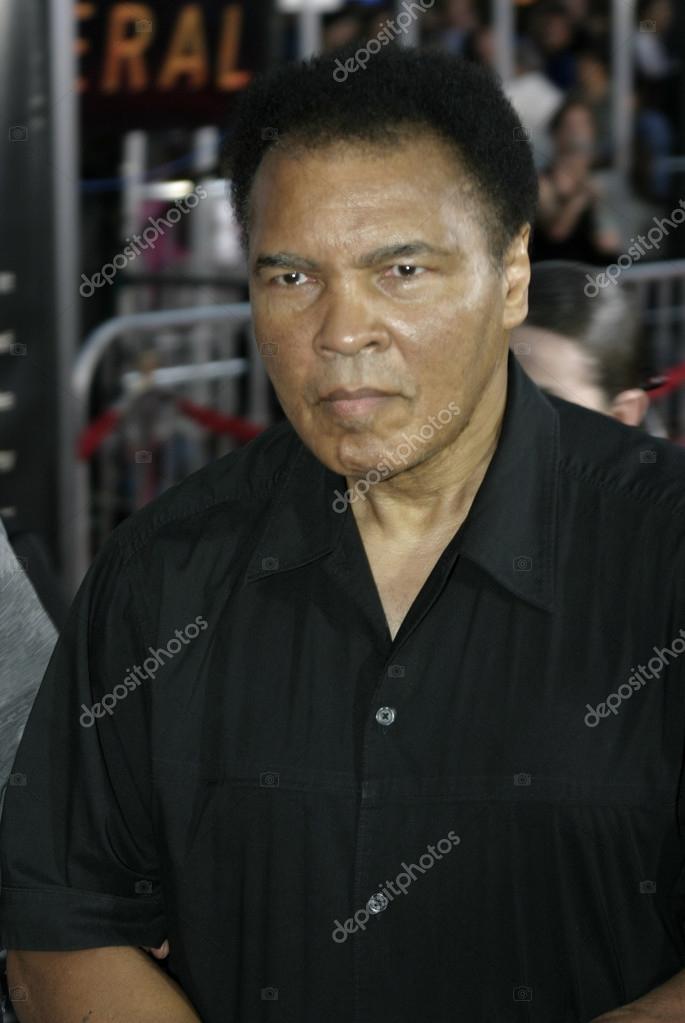 Boxing legend Muhammad Ali – Stock Editorial Photo © PopularImages ...