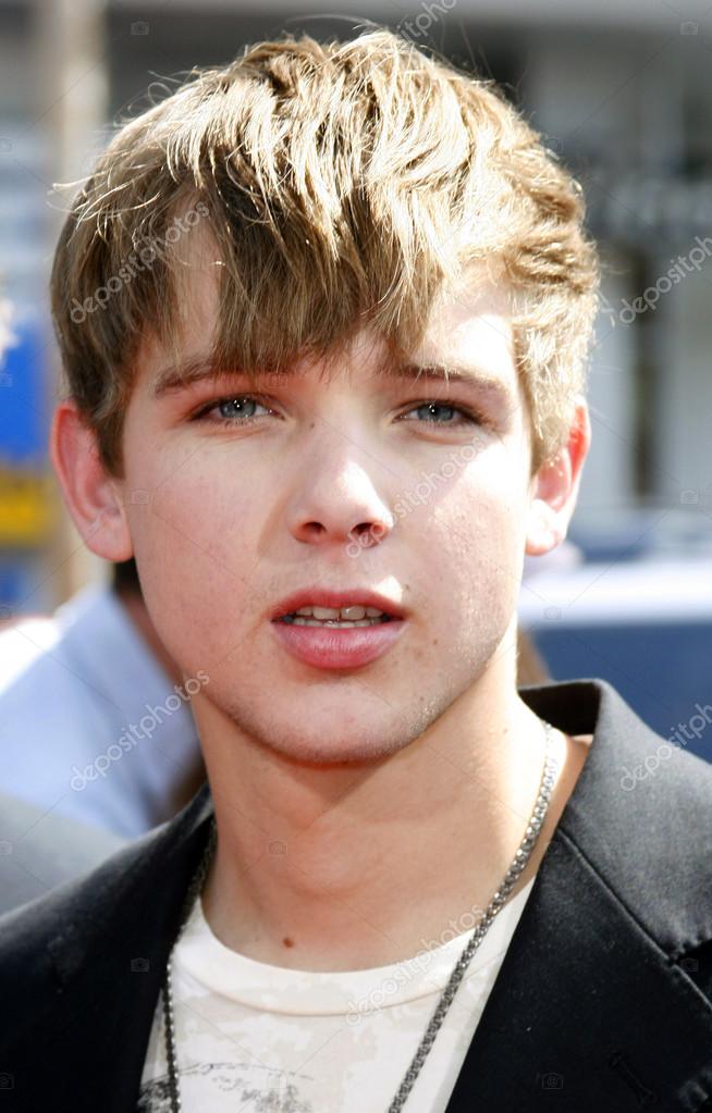 Max Thieriot Singing