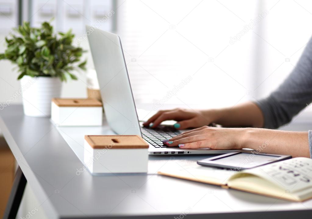 Young girl the designer is working on the computer — Stock Photo ...