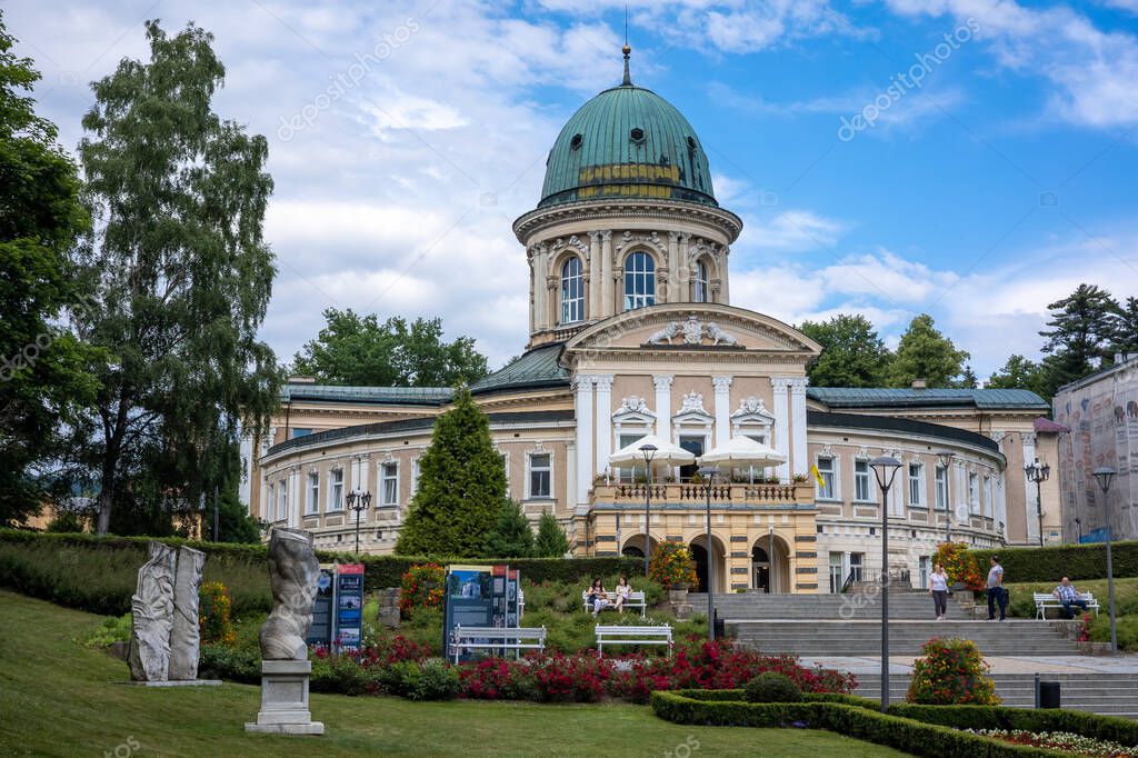 LADEK ZDROJ, POLONIA - 4 de julio de 2021: Spa House Wojciech - un ...