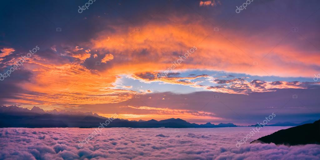 Bright panoramic sunset — Stock Photo © jankovoy #79106378