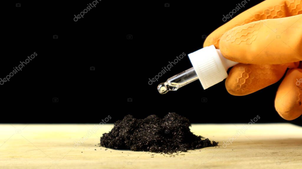 Experimento químico que gotea glicerina sobre permanganato de potasio ... Experimento químico que gotea glicerina sobre permanganato de potasio ...