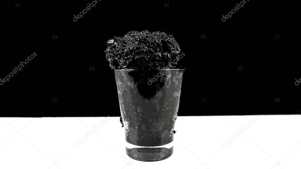 cido sulf rico y az car Reacci n qu mica en negro y blanco. Reacci n de ...