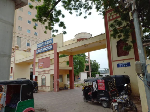 Rajawadi hospital Stock Photos, Royalty Free Rajawadi hospital Images ...