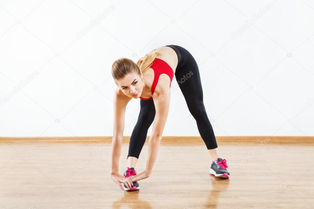 Fit girl doing physical exercises — Stock Photo © VelesStudio #117173872