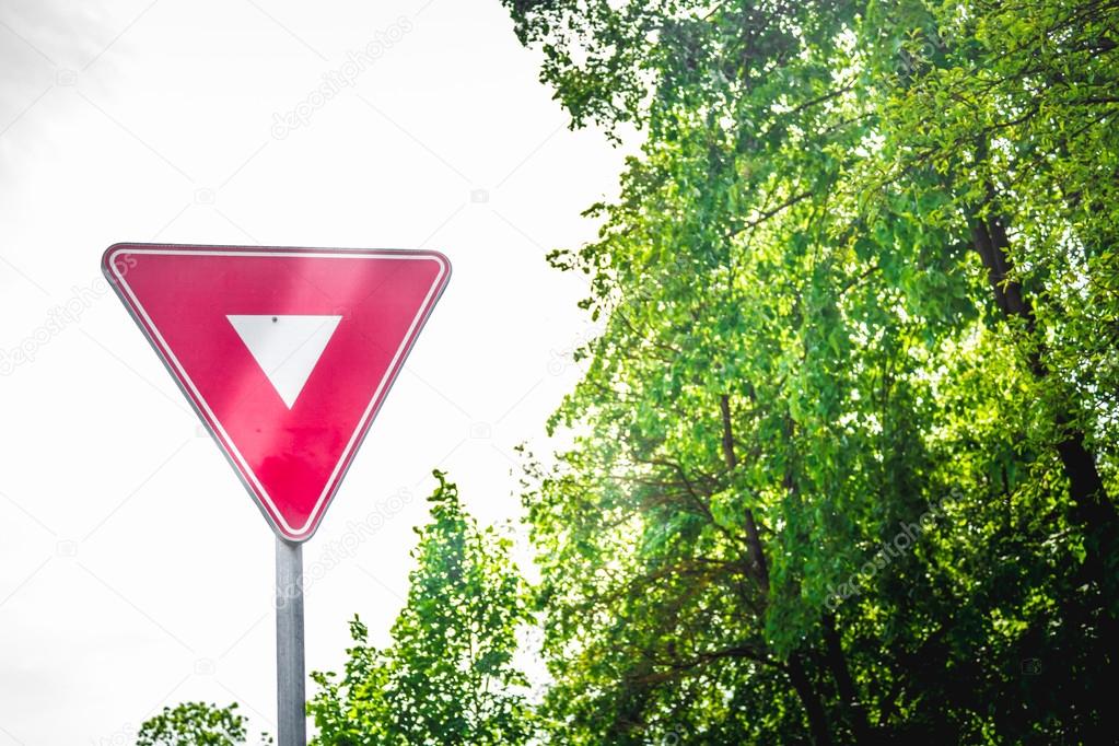 Give way traffic sign Stock Photo by ©Madrolly 108692972