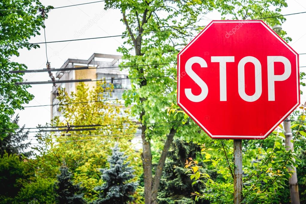 Stop traffic sign Stock Photo by ©Madrolly 108692976