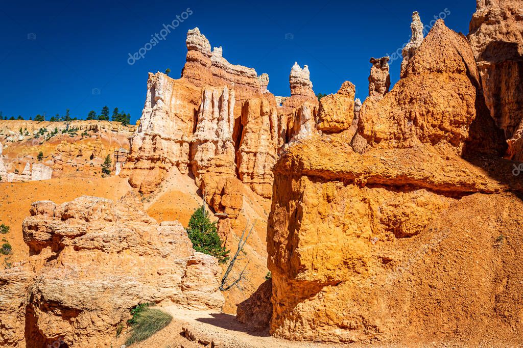 Hoodoo y formaciones de acantilados erosionados en el Parque Nacional ...