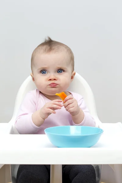 Bebé comiendo fotos de stock, imágenes de Bebé comiendo sin royalties ...