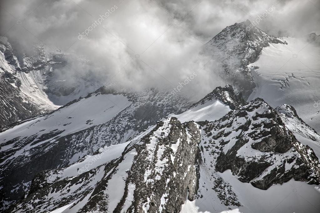 Winter scene in the Alps, permanent snow and ice caps in Kaprun - Zell ...