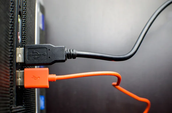 Cable usb conectado fotos de stock, imágenes de Cable usb conectado sin ...