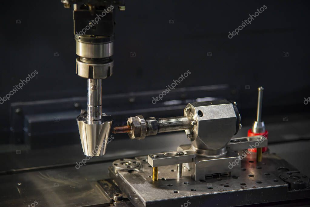 El funcionamiento de la máquina EDM de 4 ejes sinker. El proceso de ...