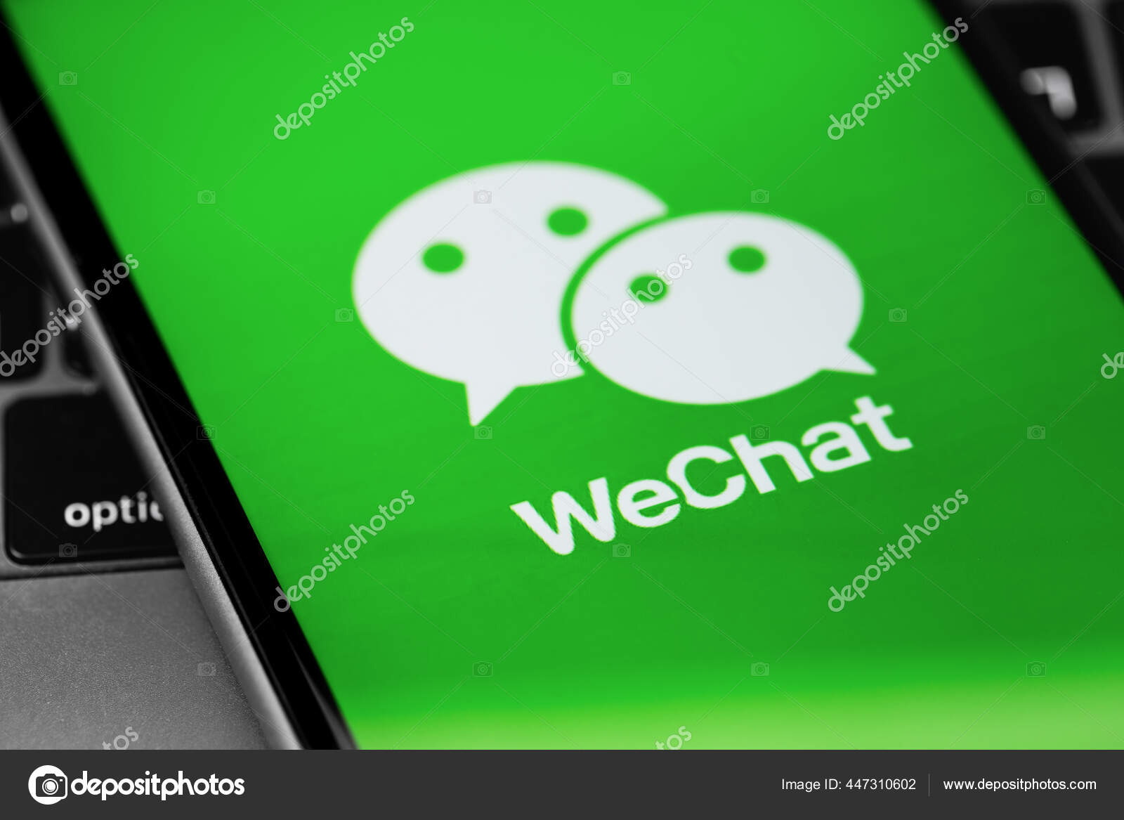 Aplicación Wechat Primer Plano Del Teléfono Inteligente Pantalla Wechat Sistema — Foto editorial ...