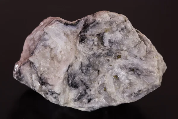 Magnesita fotos de stock, imágenes de Magnesita sin royalties ...