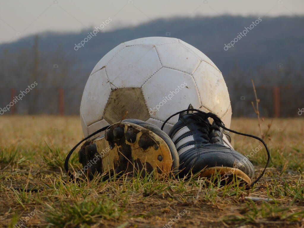 pelota de f tbol con tacos de f tbol adidas 2024