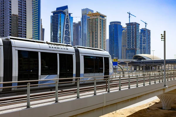 Kereta api dubai metro fotos de stock, imágenes de Kereta api dubai ...