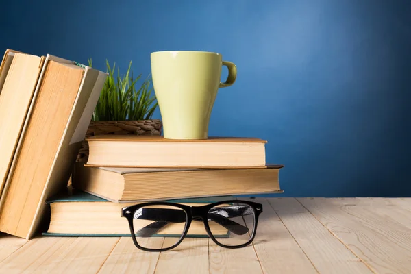 Tendencias en tematicas para escribir un libro fotos de stock, imágenes ...