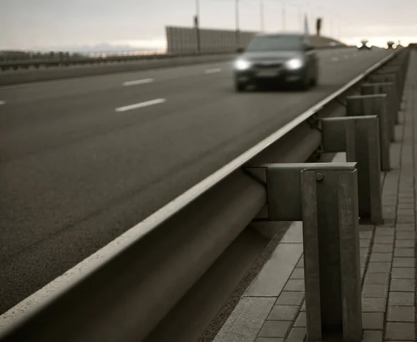 Motorway concrete barrier fotos de stock, imágenes de Motorway concrete ...