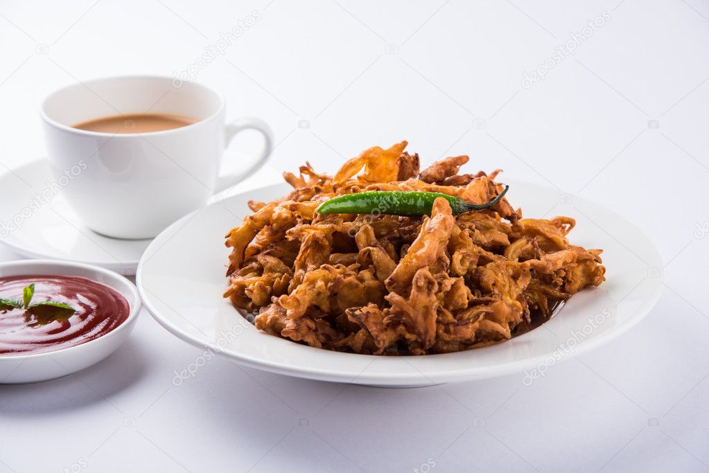 Crispy onion bhaji or kanda bhaji or fried onion pakore or pakode ...