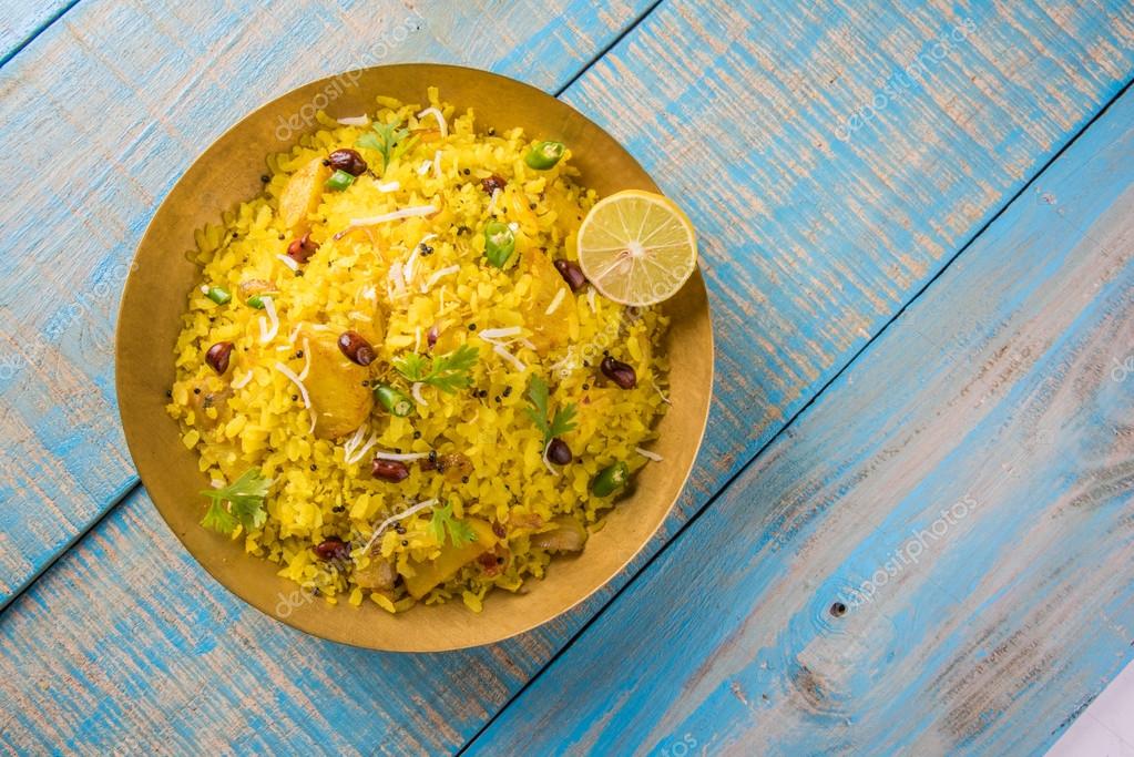 poha o aalu poha o pohe hecho de arroz batido o arroz aplanado ...