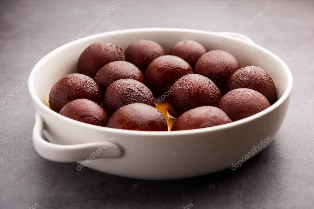 Gulab jamun es un dumpling dulce a base de leche sólida popular en la ...