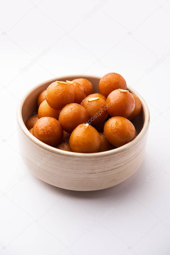 Gulab jamun es un dumpling dulce a base de leche sólida popular en la ...