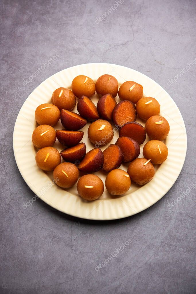 Gulab jamun es un dumpling dulce a base de leche sólida popular en la ...