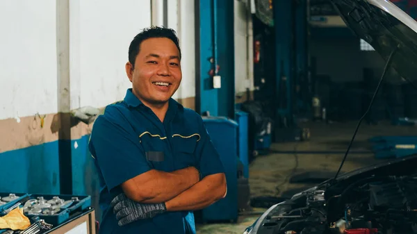 Asian mechanic Stock Photos, Royalty Free Asian mechanic Images ...