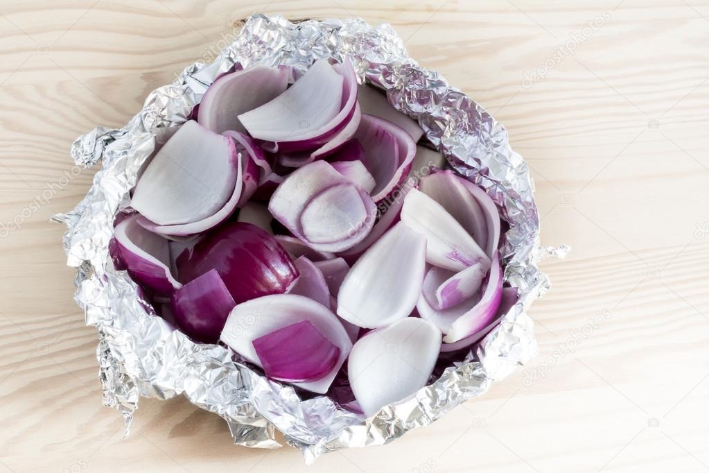 Peeled and chopped red onions in tin foil Stock Photo by ©Tasfoto 87583376