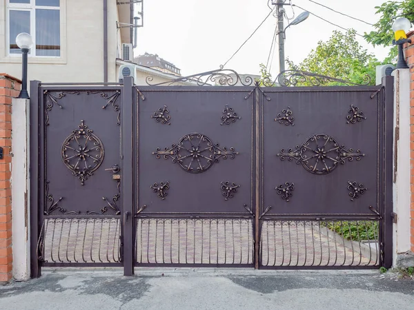 Luxury house gate Stock Photos, Royalty Free Luxury house gate Images ...