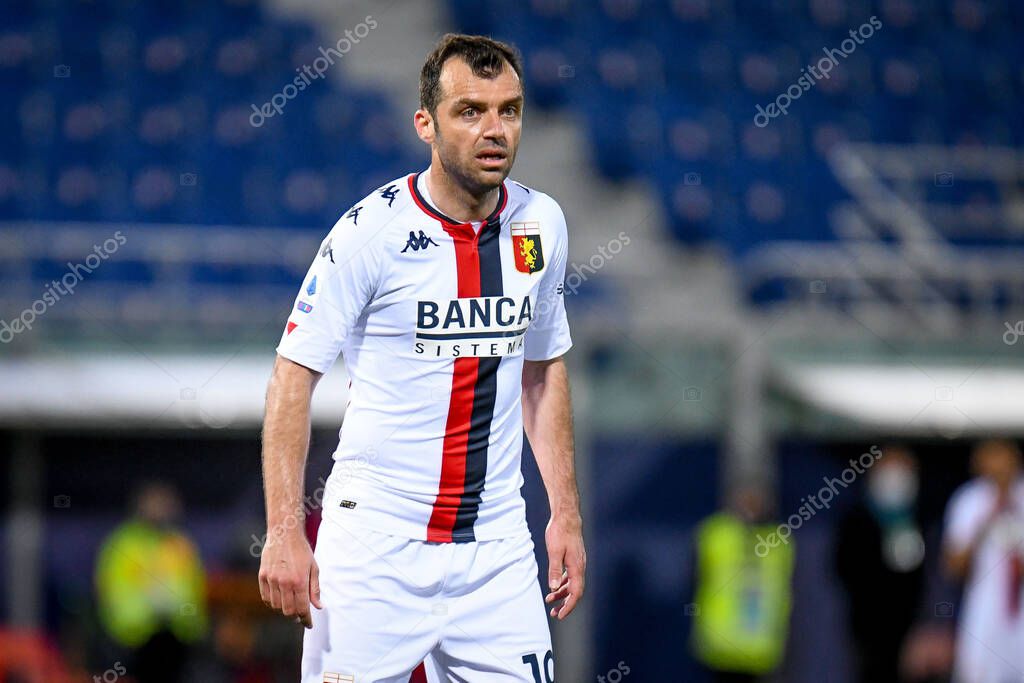Goran Pandev (Génova) retrato durante el partido de fútbol italiano ...