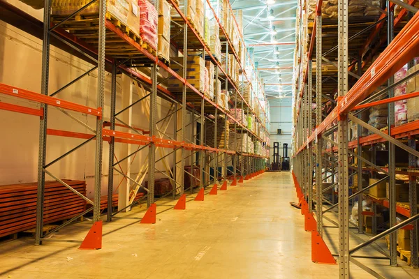 Narrow aisle warehouse with pallet storage system. – Stock Editorial ...