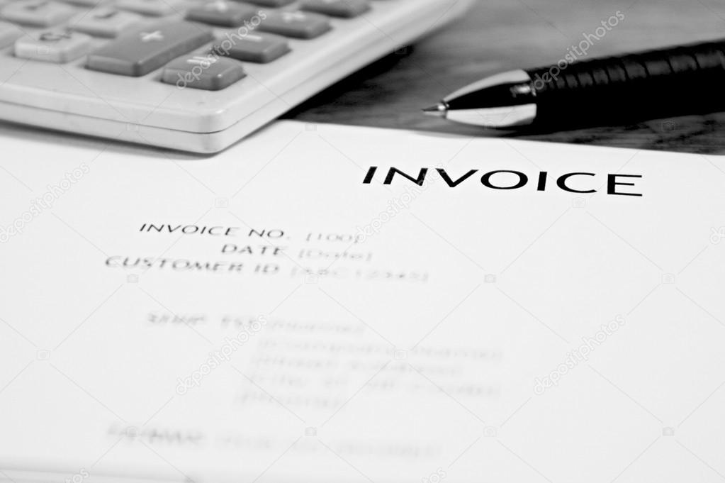 Cabeza de letra de factura con pluma 2024