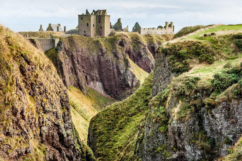 The ruins of Dunottar Castle — Stock Photo © Cornfield #92545094