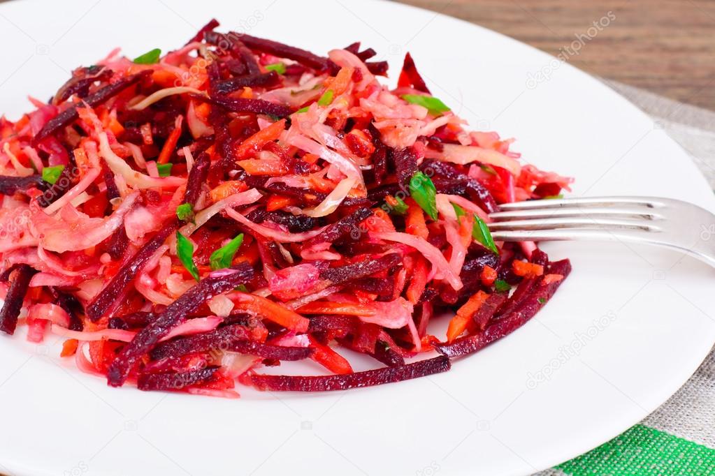 Ensalada de Remolacha y Zanahoria con Sauerkraut, Especias 2022