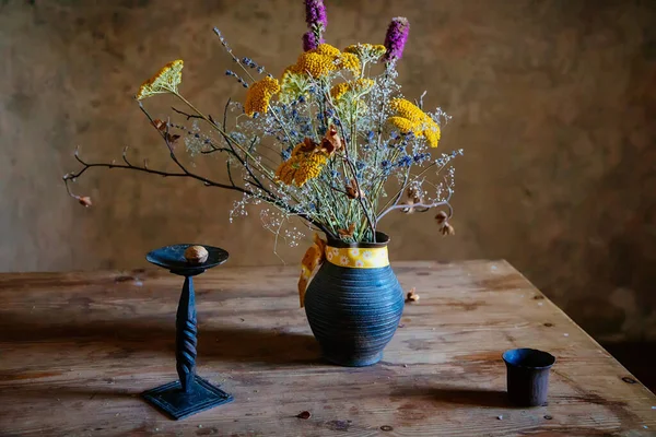 Bodegones de flores fotos de stock, imágenes de Bodegones de flores sin ...