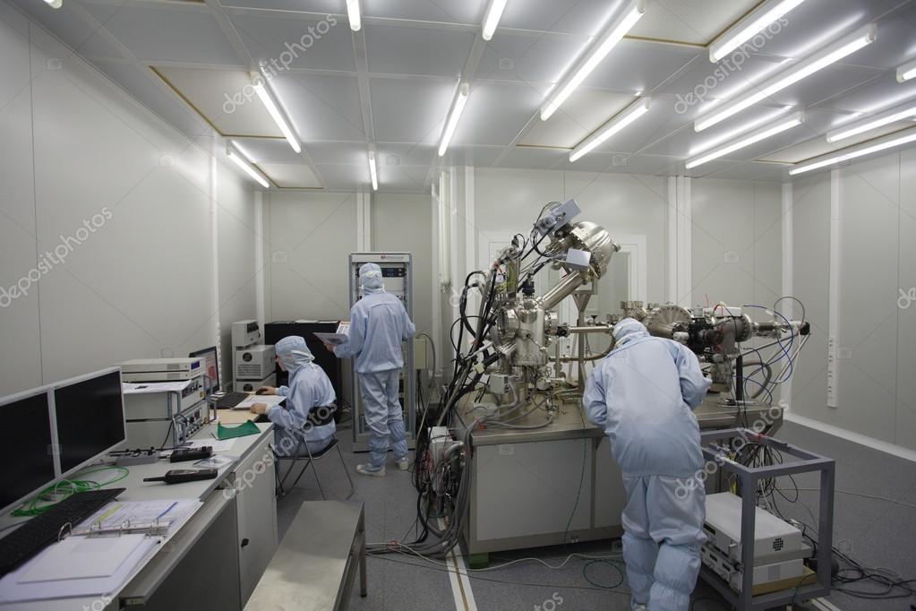 Cleanroom in nuclear research centre, molecular beam epitaxy Stock ...
