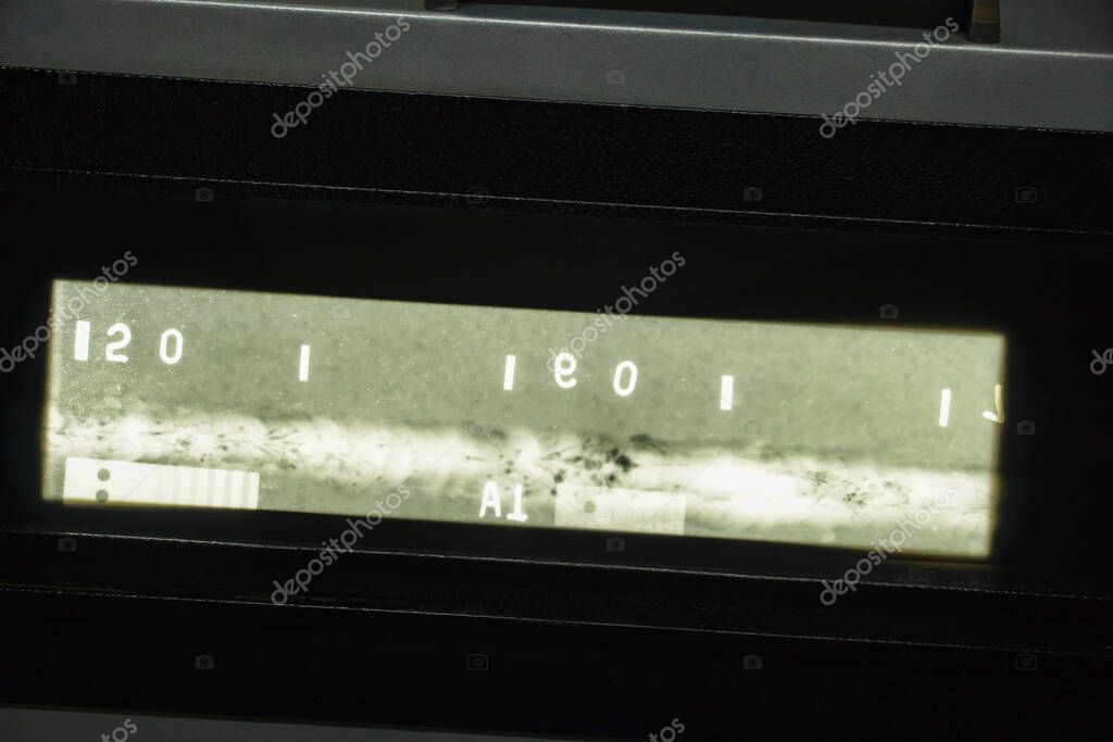 Costura soldada. Imagen de rayos X con defectos en forma de poros ...