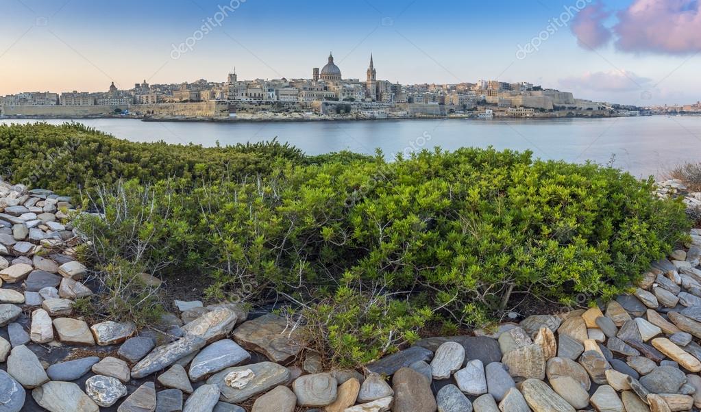La Valeta, Malta - Vista panorámica del horizonte de la antigua ciudad ...