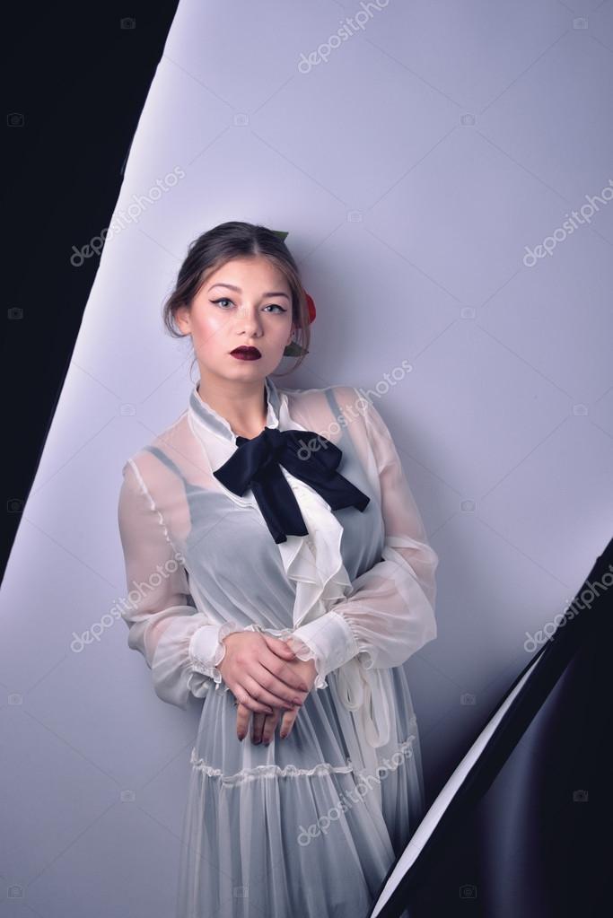 Beautiful young model with bright makeup and sunburn skin Evening make ...