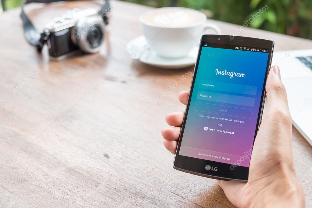 CHIANG MAI, THAILAND - MAY 2, 2016: A man hand holding screen shot of ...