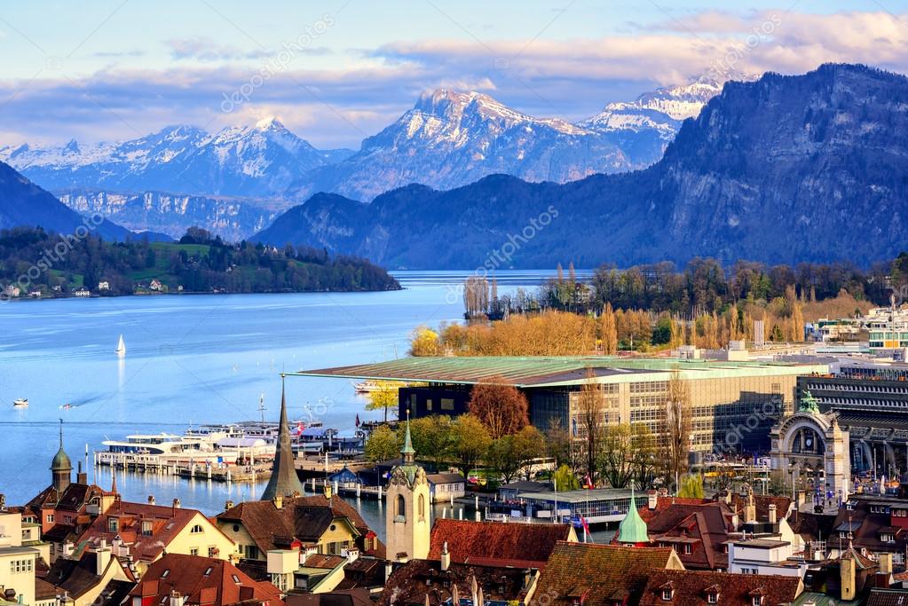 Lucerne town on Lake Lucerne and Alps mountains — Stock Photo © Xantana ...