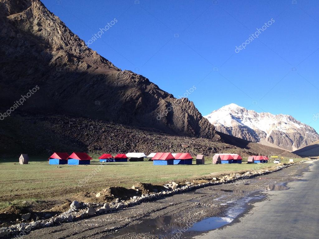 Sarchu camp at the Leh - Manali Highway. Leh - Manali, India — Stock ...