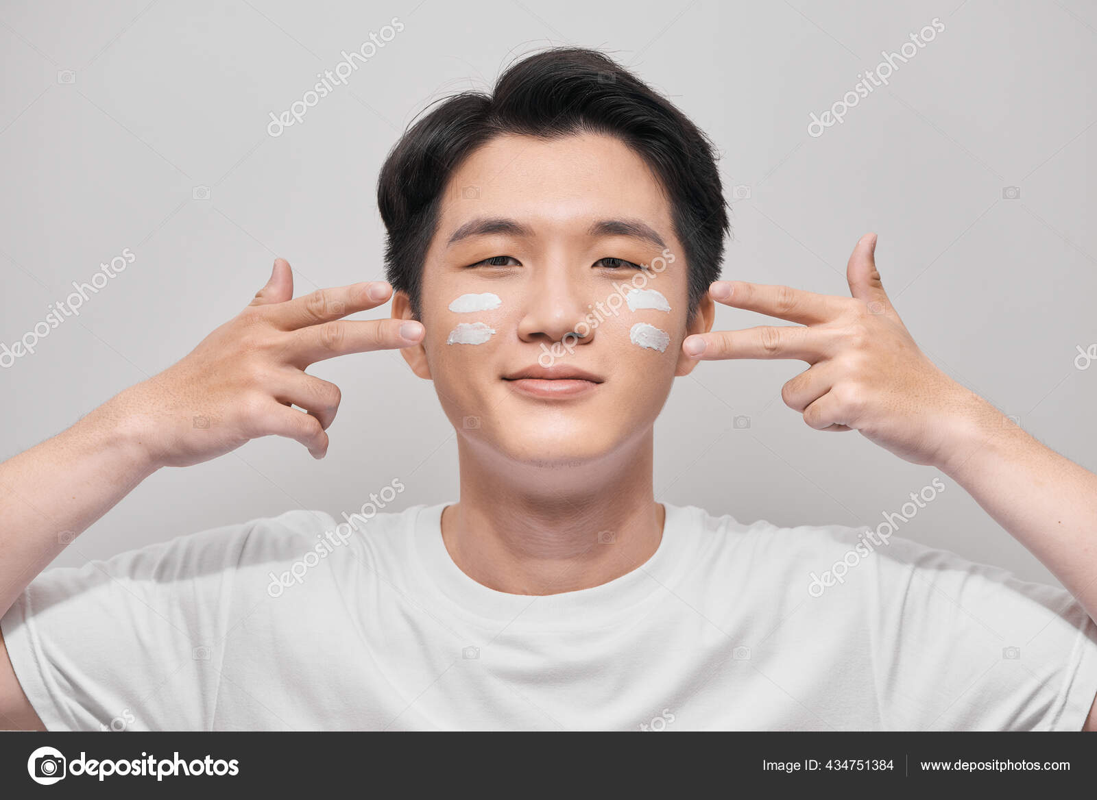 Young Man Moisturizer Face Stock Photo by ©makidotvn 434751384