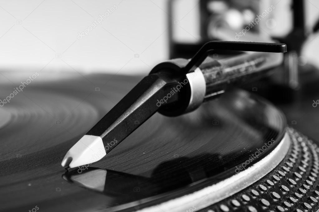 Arm mechanism & needle on a record player — Stock Photo © bergkamp99 ...