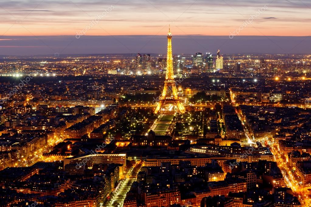 Illuminated Eiffel Tower at night — Stock Editorial Photo © kanuman ... Illuminated Eiffel Tower at night — Stock Editorial Photo © kanuman ...
